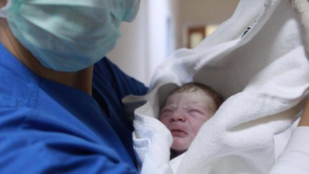 Transtorno pós-parto: por que ocorre e como combater - BBC News Brasil