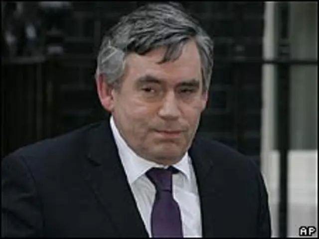 Gordon Brown sobrevive tormenta política - BBC News Mundo