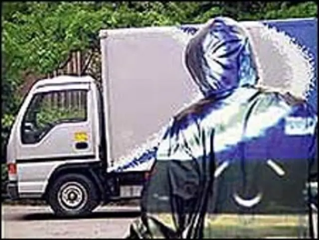 Crean "manto" de invisibilidad en 3-D - BBC News Mundo