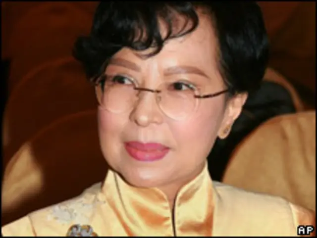 香港影坛艳星商界传奇女子狄娜去世 - BBC News 中文