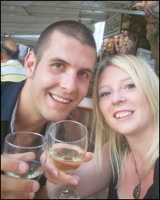 Britânico é diagnosticado com mal de Parkinson aos 23 anos - BBC News ...