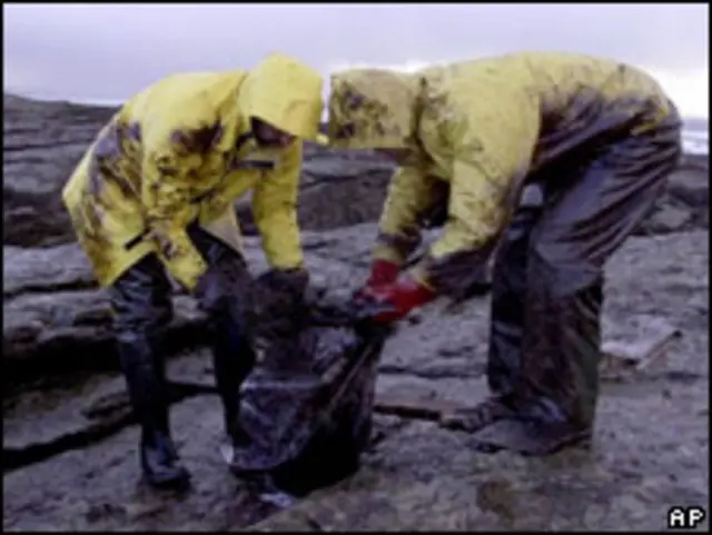 ¿Cómo se limpia un derrame? - BBC News Mundo