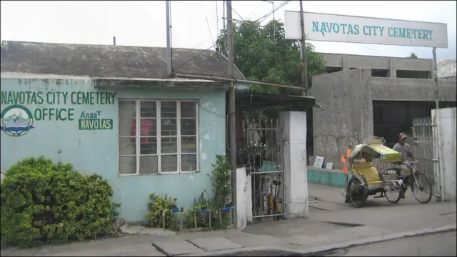 Viviendo entre los muertos en un cementerio de Manila - BBC News Mundo