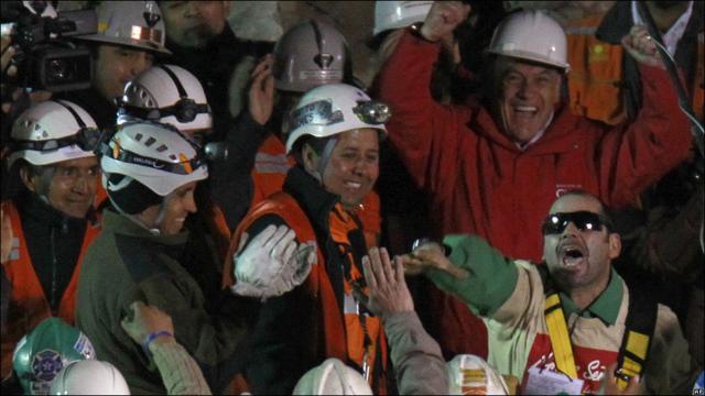 Vea imágenes del rescate de los mineros en Chile - BBC News Mundo