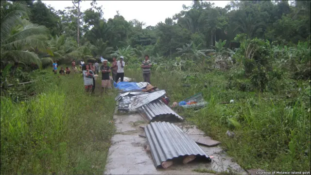 Foto korban tsunami Mentawai - BBC News Indonesia