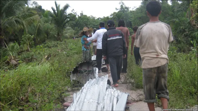 Foto korban tsunami Mentawai - BBC News Indonesia