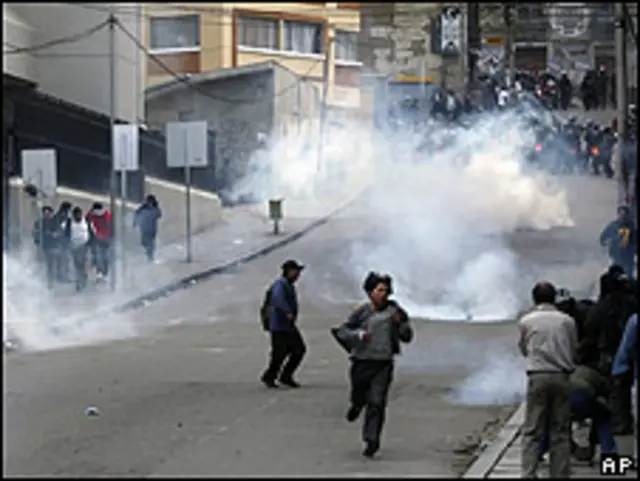 ¿Qué daño le hizo "el gasolinazo" a Evo Morales? - BBC News Mundo