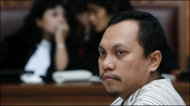 Gayus tersangka pemalsuan paspor - BBC News Indonesia