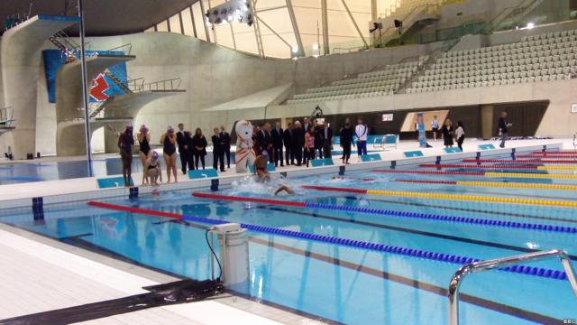 Mengintip kolam renang Olimpiade 2012 - BBC News Indonesia