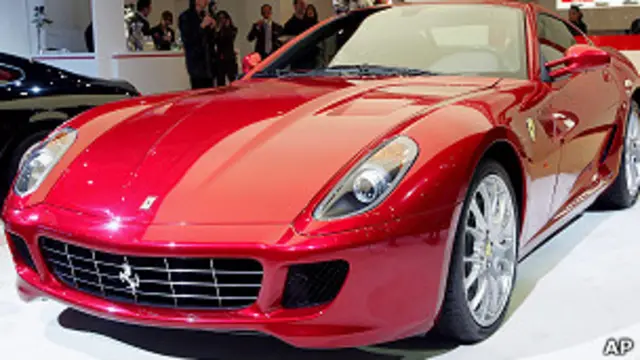 En Colombia la policía patrulla en un Ferrari - BBC News Mundo
