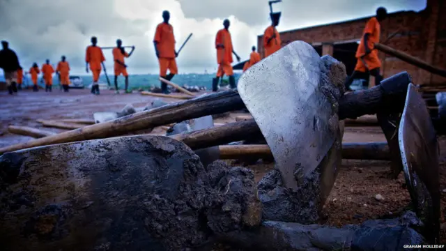 En fotos: las cárceles que funcionan a caca en Ruanda - BBC News Mundo