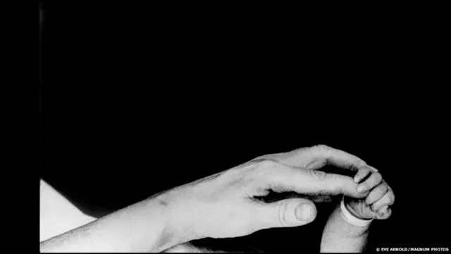 Eve Arnold, la fotógrafa que inmortalizó el siglo XX - BBC News Mundo