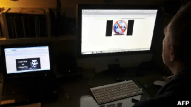 Anonymous muestra su poderío dejando mal parado al FBI - BBC News Mundo