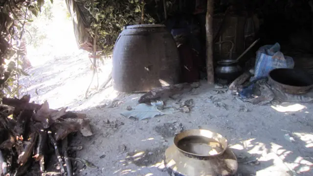 घुमन्ते राउटे समुदायको बस्तीको केहि झलक - BBC News नेपाली