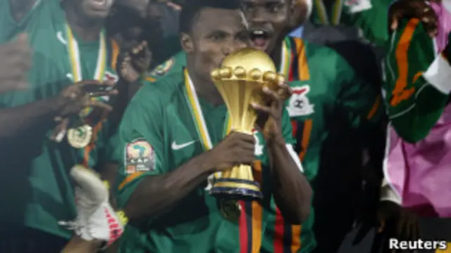 Katongo, footballeur africain de l'année - BBC News Afrique