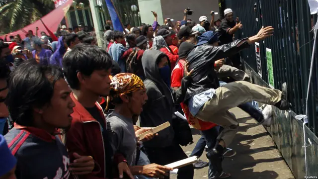 Demonstrasi menentang kenaikan BBM - BBC News Indonesia