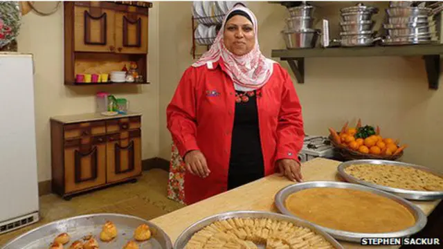 الست غالية: قصة طاهية مصرية تقود "انتفاضة المطابخ" عبر التلفزيون - BBC ...