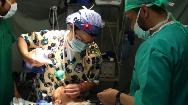 Medicina é passaporte para brasileira na Faixa de Gaza - BBC News Brasil