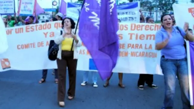 Hombres y mujeres enfrentados en Nicaragua por una ley - BBC News Mundo
