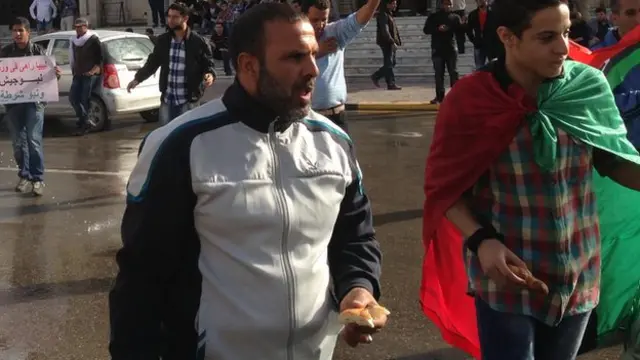 Libye: Laissez-nous manger nos gâteaux - BBC News Afrique