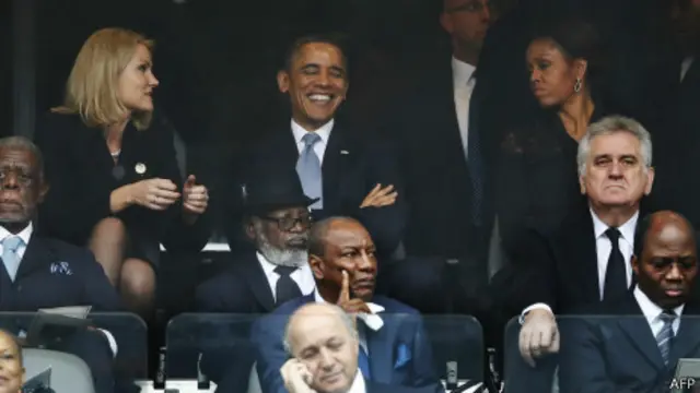 Após fotos com Obama, premiê dinamarquesa 'vira celebridade' e sofre ...