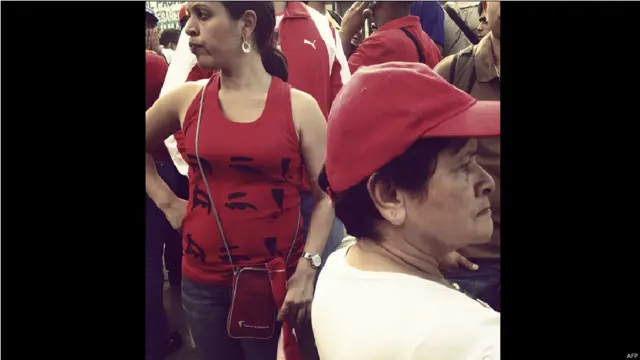 En fotos: la omnipresencia de los ojos de Hugo Chávez - BBC News Mundo