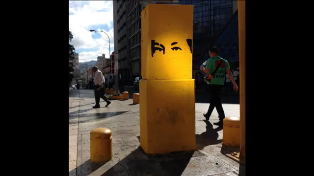 En fotos: la omnipresencia de los ojos de Hugo Chávez - BBC News Mundo