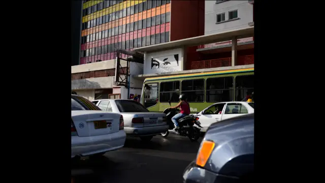 En fotos: la omnipresencia de los ojos de Hugo Chávez - BBC News Mundo