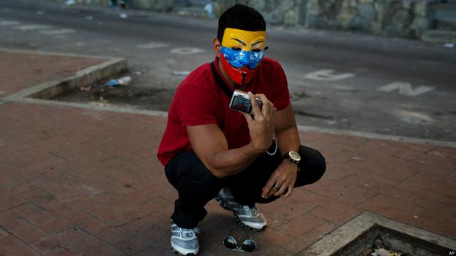 En fotos: las máscaras de las protestas en Venezuela - BBC News Mundo