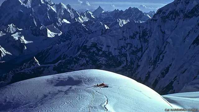 सियाचिन में बर्फ में दबा जवान जीवित मिला - BBC News हिंदी