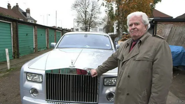 Los hombres que se hicieron millonarios vendiendo espacios vacíos - BBC ...