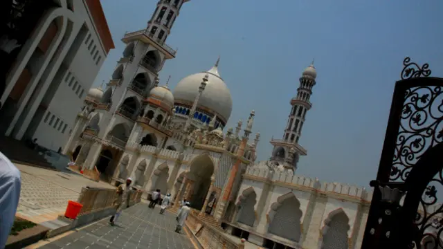 कितने पंथों में बंटा है मुस्लिम समाज? - BBC News हिंदी