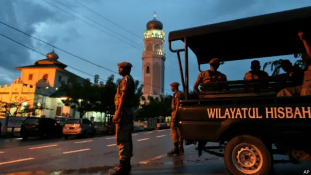 Berbikini di Lhokseumawe, turis Jerman diperiksa polisi syariat - BBC News Indonesia