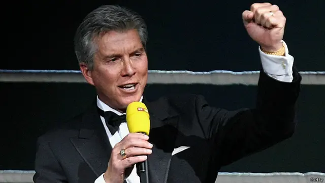 Michael Buffer, la voz más famosa de las peleas de boxeo - BBC News Mundo