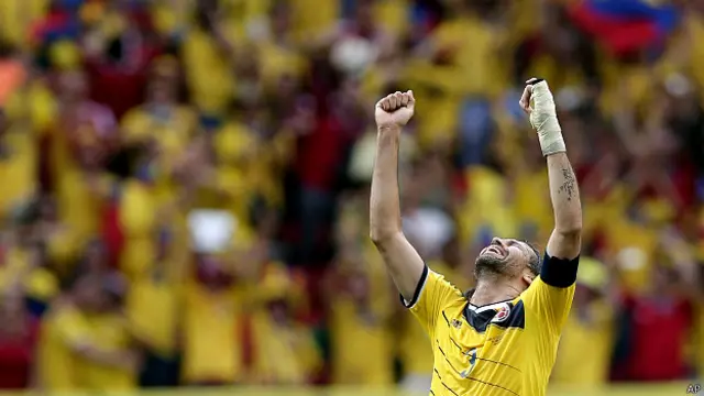 Mario Yepes hace todo y pone a Colombia en octavos de final - BBC News ...