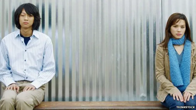 ¿Se debe pedir permiso para dar un beso? - BBC News Mundo