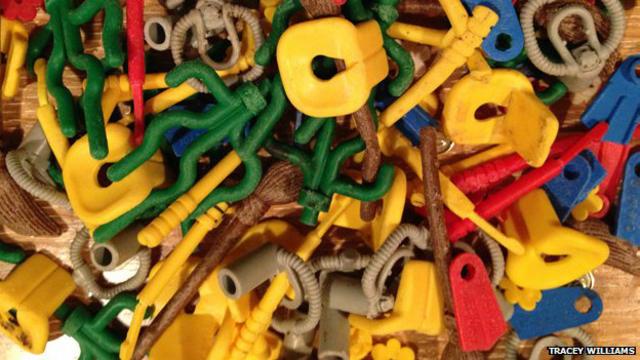 Las playas a las que llegan millones de Lego naufragados - BBC News Mundo