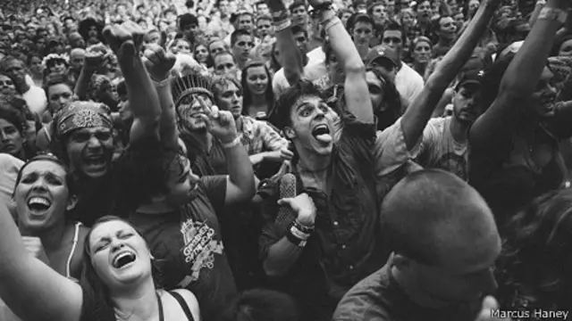 El joven que se coló en cerca de 50 festivales de música - BBC News Mundo