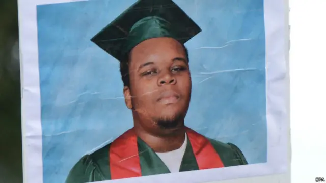 Duas versões sobre morte de jovem que reacendeu tensões raciais nos EUA ...