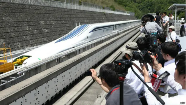 El desafío de fabricar trenes cada vez más veloces - BBC News Mundo
