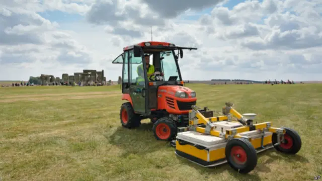 Arqueólogos descobrem 'Super-henge' perto de Stonehenge - BBC News Brasil
