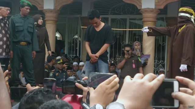 Aceh loloskan perda syariah Islam - BBC News Indonesia