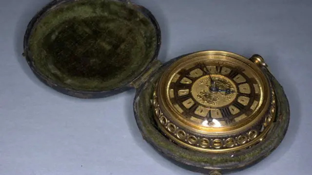 El "reloj inteligente" que fue creado en el siglo XVII - BBC News Mundo