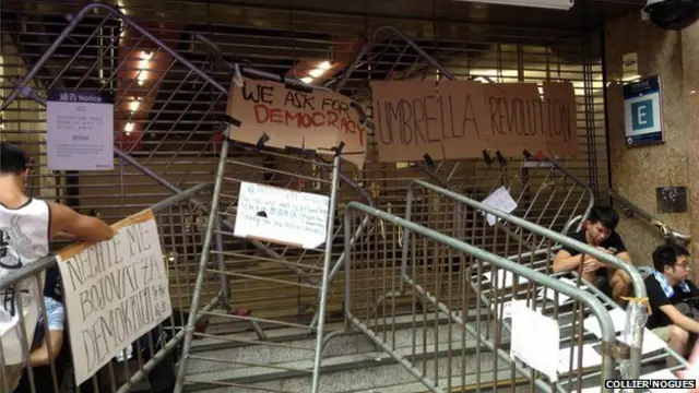 Seis cosas que solo pasan en una protesta en Hong Kong - BBC News Mundo