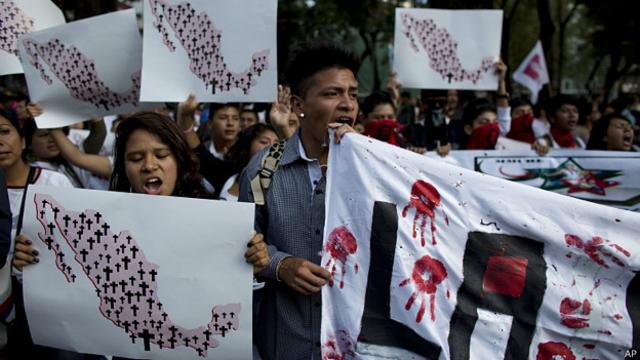 Masivas protestas en México por desaparición de estudiantes - BBC News ...