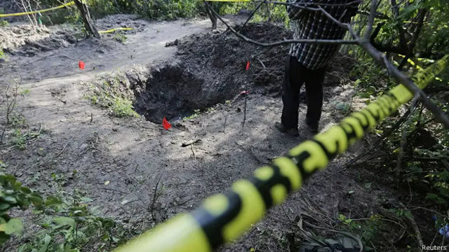 El horror de las fosas clandestinas y cadáveres sin identificar en México - BBC News Mundo