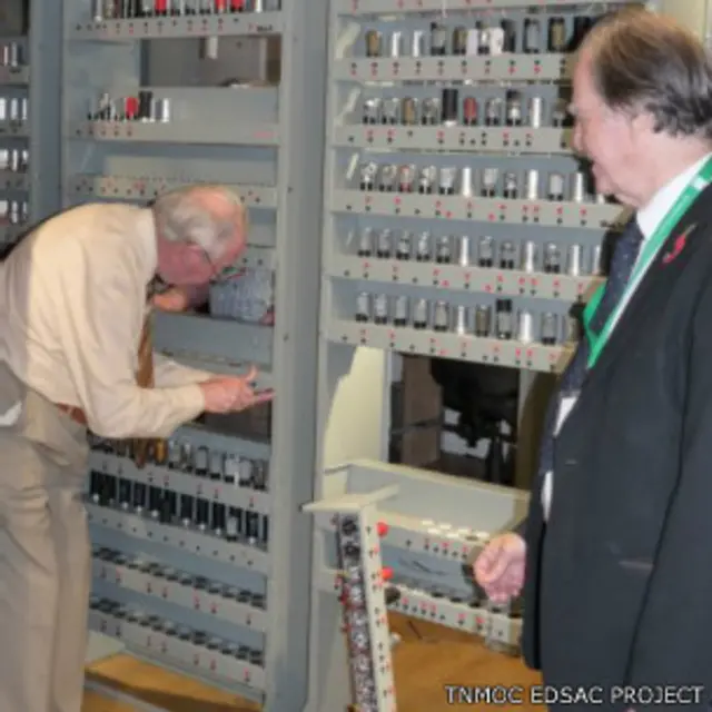 Cómo se resucita una computadora de hace 65 años - BBC News Mundo