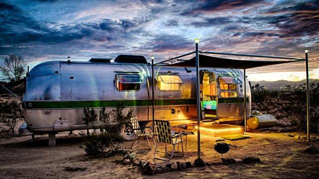 Trailer vintage vira hotel no deserto e faz sucesso em moda 'retrô ...