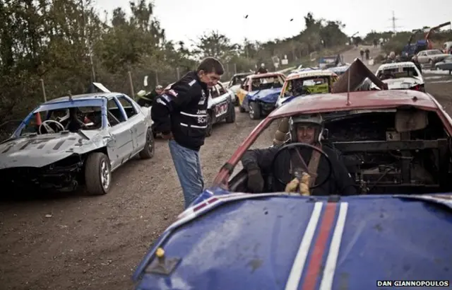 Las espectaculares imágenes de las carreras de choques - BBC News Mundo