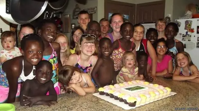 La familia con 34 hijos que continúa creciendo - BBC News Mundo